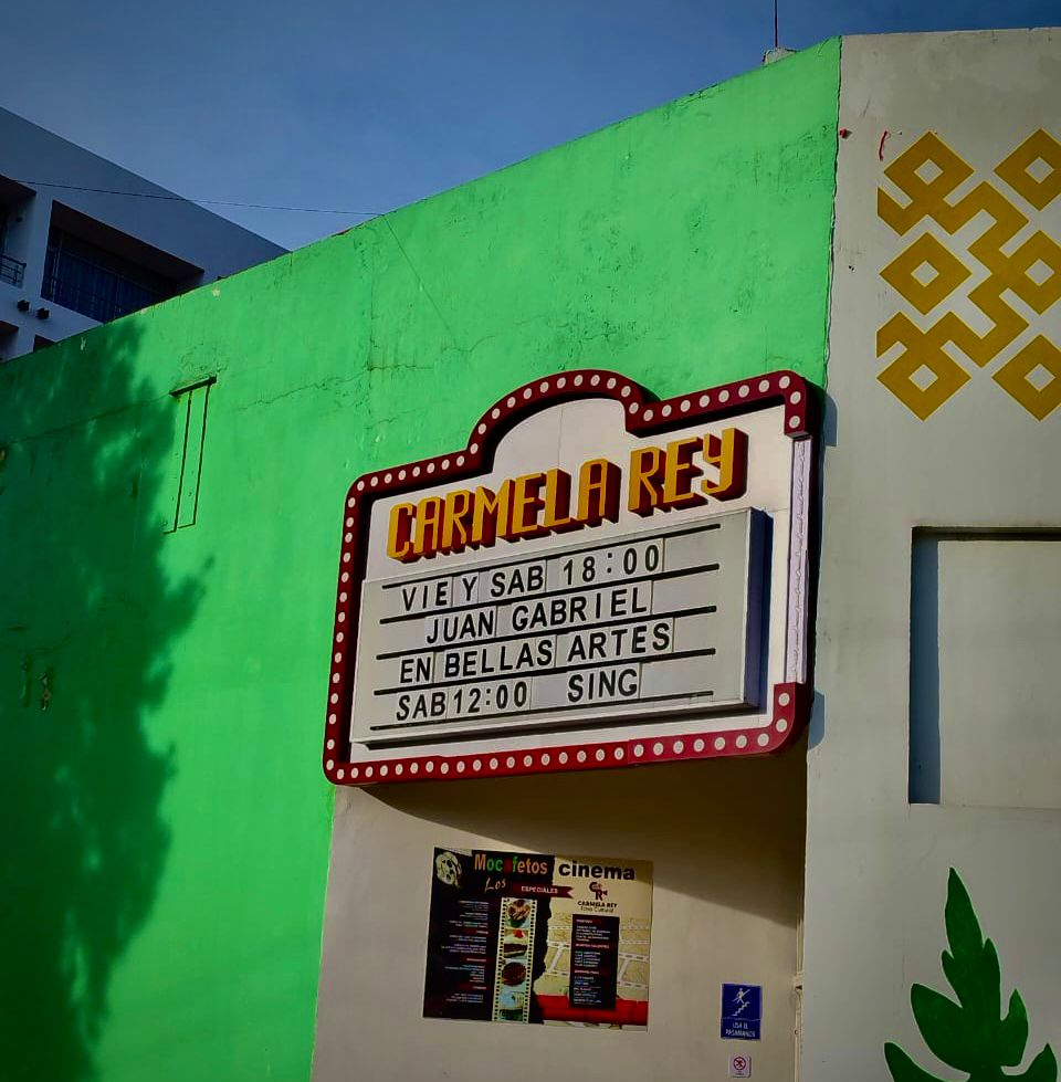 Reviviendo a Juan Gabriel, de Ángel Rafael Roldán – Mesa Derramada